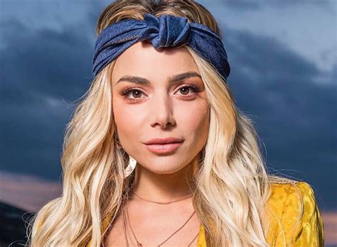 Josephine Λιώνει στο χορό και μας δείχνει τις μελανιές στο σώμα της
