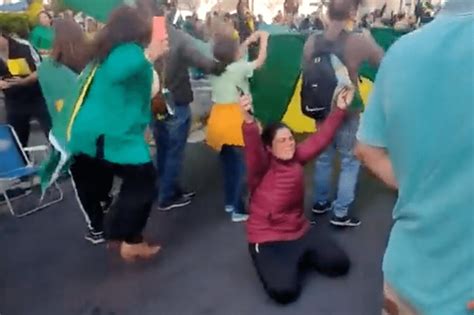 Vídeo Bolsonaristas Caem Em Fake News De Prisão De Moraes E Fazem