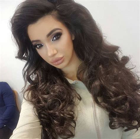 Who Is Chloe Khan Everything You Need To Know About The Celebrity Big