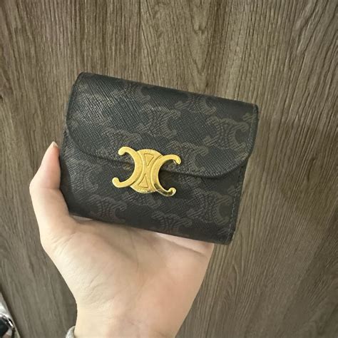 我要賣 已售出celine凱旋門老花短夾 便宜售 二手交易板 Dcard