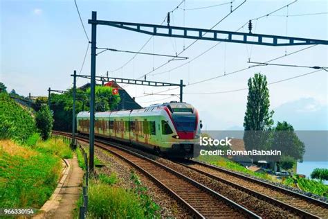 포도 원 테라스 Lavaux 호수 제네바 알프스 근처에 기차 0명에 대한 스톡 사진 및 기타 이미지 0명 Unesco