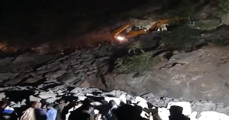 1 Killed 6 Rescuers Trapped After Landslide At Jammu And Kashmir Tunnel