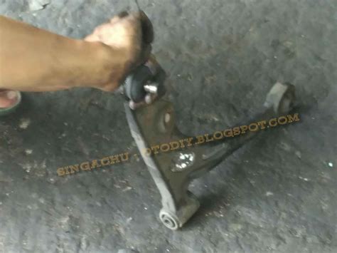 Ganti Shockbreaker Belakang Aerio Dengan KYB Excel G Di Bengkel Adhi
