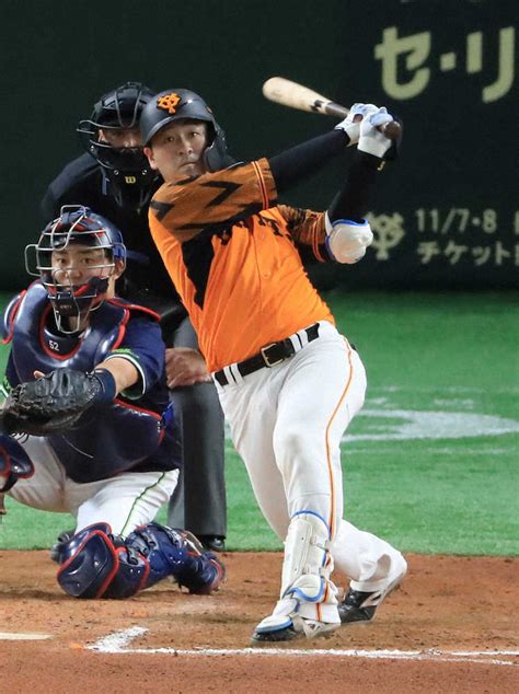 ＜巨・ヤ＞6回無死、プロ初本塁打を放つ岸田（撮影・木村 揚輔） スポニチ Sponichi Annex 野球