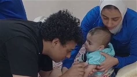 بعد استغاثة والدته تحرك عاجل من الحكومة لإنقاذ طفل من ورم في جسده
