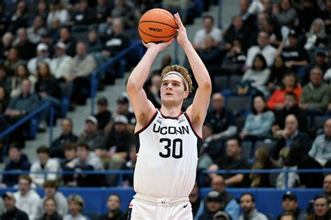 Alex Karaban Liam Mcneeley Lead Uconn Mens Basketball Rout