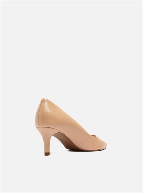 Scarpin Bege Arezzo Couro Salto Baixo Fino Bico Fino ZZ MALL