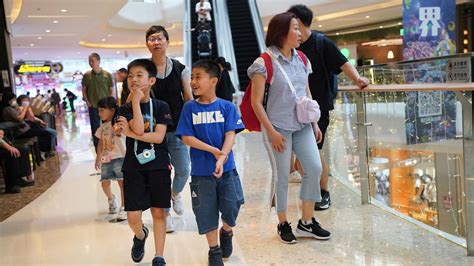 北上｜上周六40萬港人離港 33萬人北上 南下內地客13萬逆差擴大
