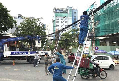 Chấn chỉnh tình trạng mạng nhện cáp viễn thông trên cột điện ở Đà Nẵng