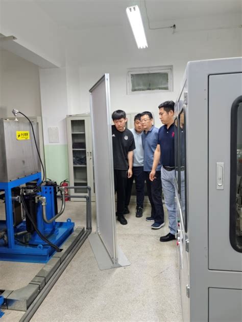 上海海德弗驱动技术有限公司董事长一行与液压技术研究院洽谈合作 西安航空学院液压技术研究院