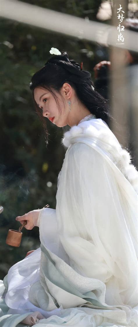 陈都灵新剧曝路透照 着一袭雪白斗篷淡雅恬静 搜狐大视野 搜狐新闻
