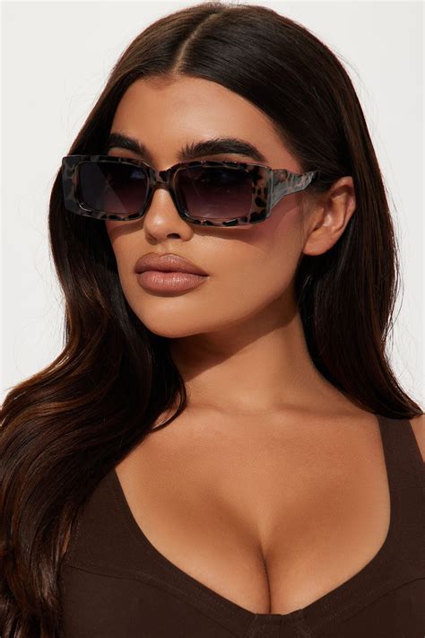 Going To Be Famous Sunglasses Grey Tortoise Fashion Nova