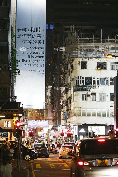 即使太阳落下也热闹的香港闹市区的照片素材免抠元素模板下载 图巨人