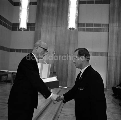 Ddr Fotoarchiv Berlin Auszeichnungen Beim Staatsrat Zum 17