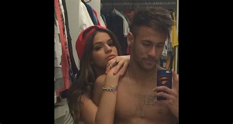 Foto Neymar manda recado para Bruna Marquezine após a sua estreia na