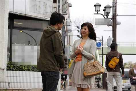 「商店街で見かける〝ごく普通″のおばさんが。今日に限ってナンパされ、中出しまで！想定外の受精sexに燃え上がる地味熟女 厳選12人4時間sp」：エロ動画・アダルトビデオ Mgs動画