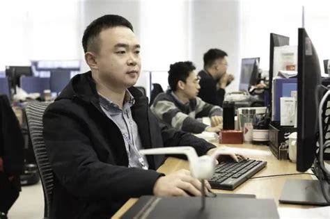荣登《自然》封面！这位哈工程校友让软体机器人在马里亚纳海沟“翱翔” 哈尔滨工程大学新闻