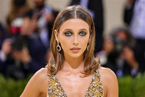 Download Emma Chamberlain For Met Gala 2021 Wallpaper