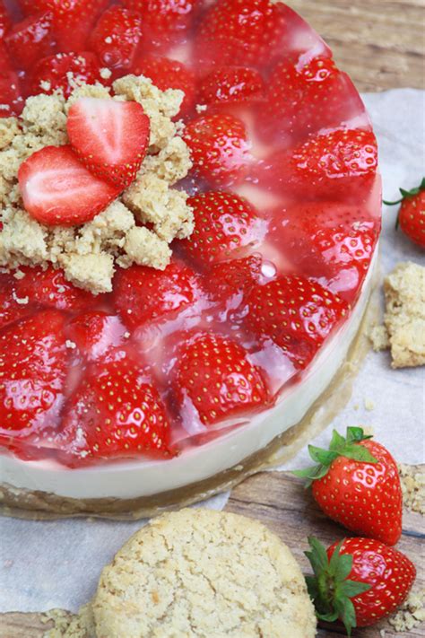 Veggietale Blog Archive Erdbeer Quark Kuchen Mit Haferkeksboden