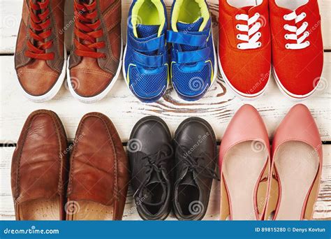 Diferentes Tipos De Calzado Foto De Archivo Imagen De Actividad