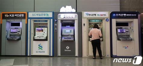 한달째 1450원 넘는 환율기업대출 문턱 높아지나 뉴스1