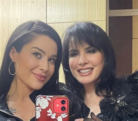 Кичка Бодурова изненада с ново лице на концерта си поне 20 години по млада изглежда СНИМКИ