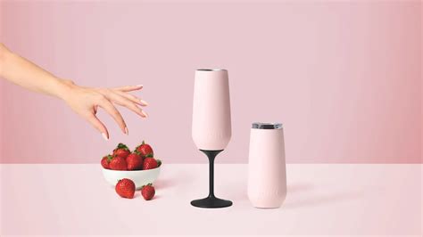 Rihanna Queen Of Stealing Glasses From Clubs Reps Nz Made Pink