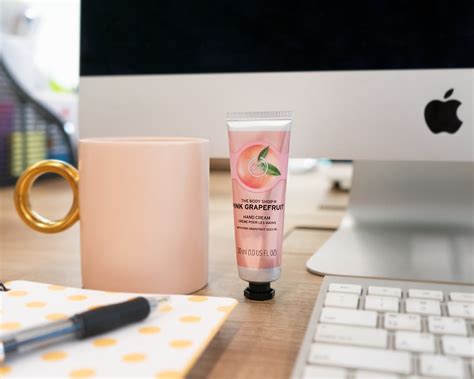 The Body Shop 손을 자주 씻는 요즘💧 자몽 핸드크림의 상큼한 자몽 향기는🍊 하루의 기쁨😉