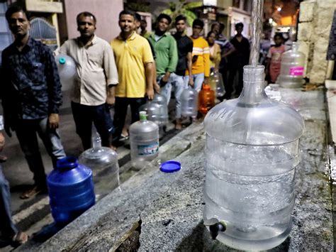 కర్ణాటక అంతటా నీటి కటకటఫొటోలు Bengaluru Water Crisis Shown In