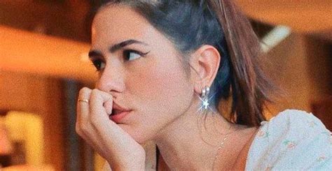 Filha de Glória Pires Antônia Morais causa ao posar decotão Não