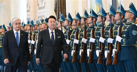윤석열 대통령 카자흐스탄 의장대 사열