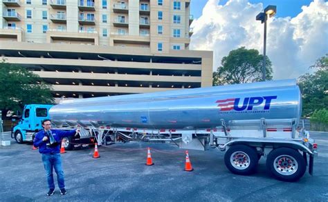 Wireless Hacking Threat Lurks Around Trucks Truck News Leo Barros