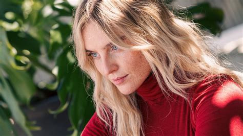 Perrie Forget About Us Sony Music Entertainment France