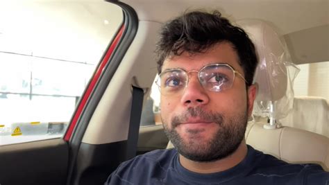 VIDEO Ducky Bhai Gifted His Mom Her Dream Car PakWheels Blog