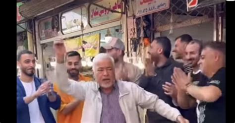 춤추고 노래하는 70세 택시기사에 발칵 뒤집힌 이란 왜