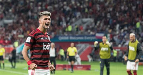 Flamengo oficializa renovação de contrato Arrascaeta Rede