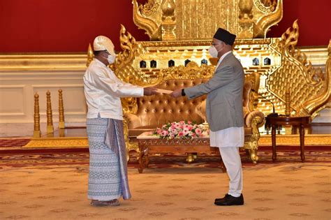 နိုင်ငံ‌တော်စီမံအုပ်ချုပ်ရေးကောင်စီဥက္ကဋ္ဌ နိုင်ငံတော်ဝန်ကြီးချုပ် ဗိုလ