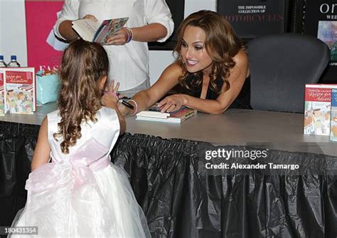 Giada De Laurentiis Fan Meet And Greet Photos And Premium High Res