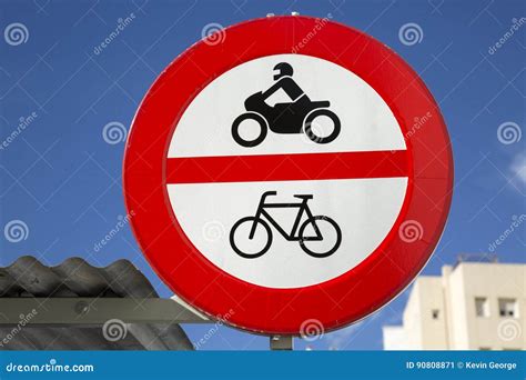 Muestra Prohibida De La Bici Y De La Moto Imagen De Archivo Imagen De Moto Bici