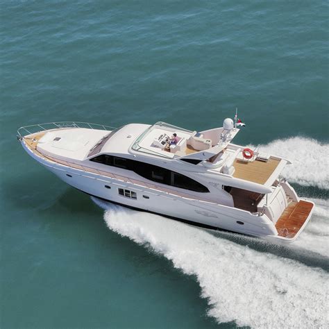 巡游机动游艇 70 Majesty Yachts 飞桥 4舱 排水船体