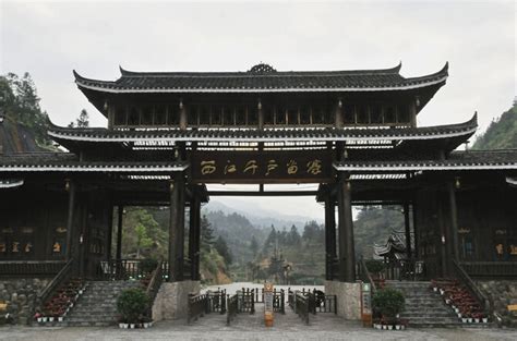 大连康辉旅行社去贵州旅游团 黄果树瀑布西江千户苗寨荔波小七孔百里杜鹃青岩古镇黔灵山公园6日游我想去贵州大连独立一价全含