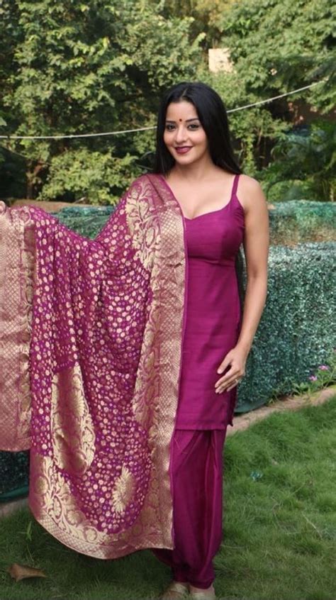 Bhojpuri Hot Bomb And Nazar Fame Monalisa Looks Super Sexy Once Again