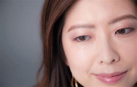 一重さんのアイメイク方法！赤みピンクも使いたい！腫れぼったくならない塗り方まとめ Domani
