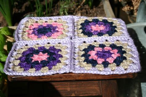 Lãs Tons Tutorial Como unir Granny Squares