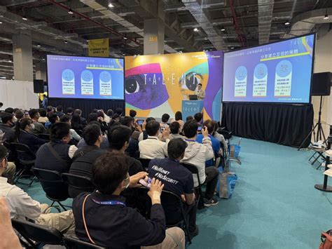 很開心昨日完成了第一次商演2025臺灣資安大會人才培育論壇 一開始上台的時侯適逢換場 台下的人走的零零散散~我就開始測試我的筆電投影