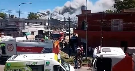 Incendio En Una Fábrica De Químicos En Berazategui Alerta Por Una Nube
