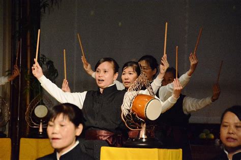 敲響幸福平安鐘鼓