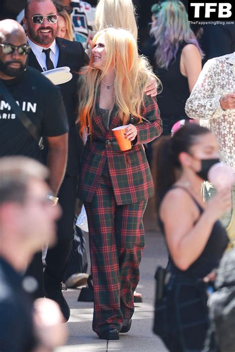 Avril Lavigne Sexy 33 Photos Sexy E Girls🔞