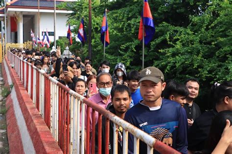 ពលករ ខ្មែរ ប្រមាណ៤ម៉ឺននាក់ បានត្រលប់ពីប្រទេសថៃ ចូលមកកម្ពុជាវិញ ចាប់តាំងពី ថៃបិទព្រំដែនជា ឯកតោភាគី