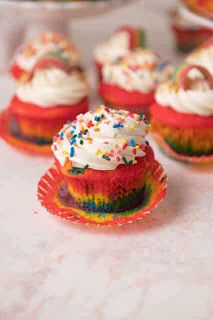 Easy Rainbow Cupcakes With Vanilla Frosting Sugar Geek Show